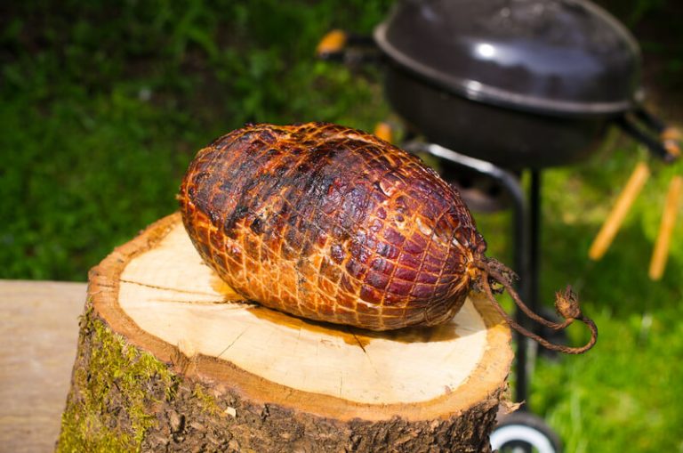 Hele beenham op de barbecue bereiden - Menfacts