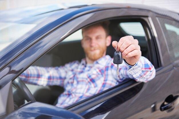 Je eerste auto verzekeren: zo doe je dat - Menfacts